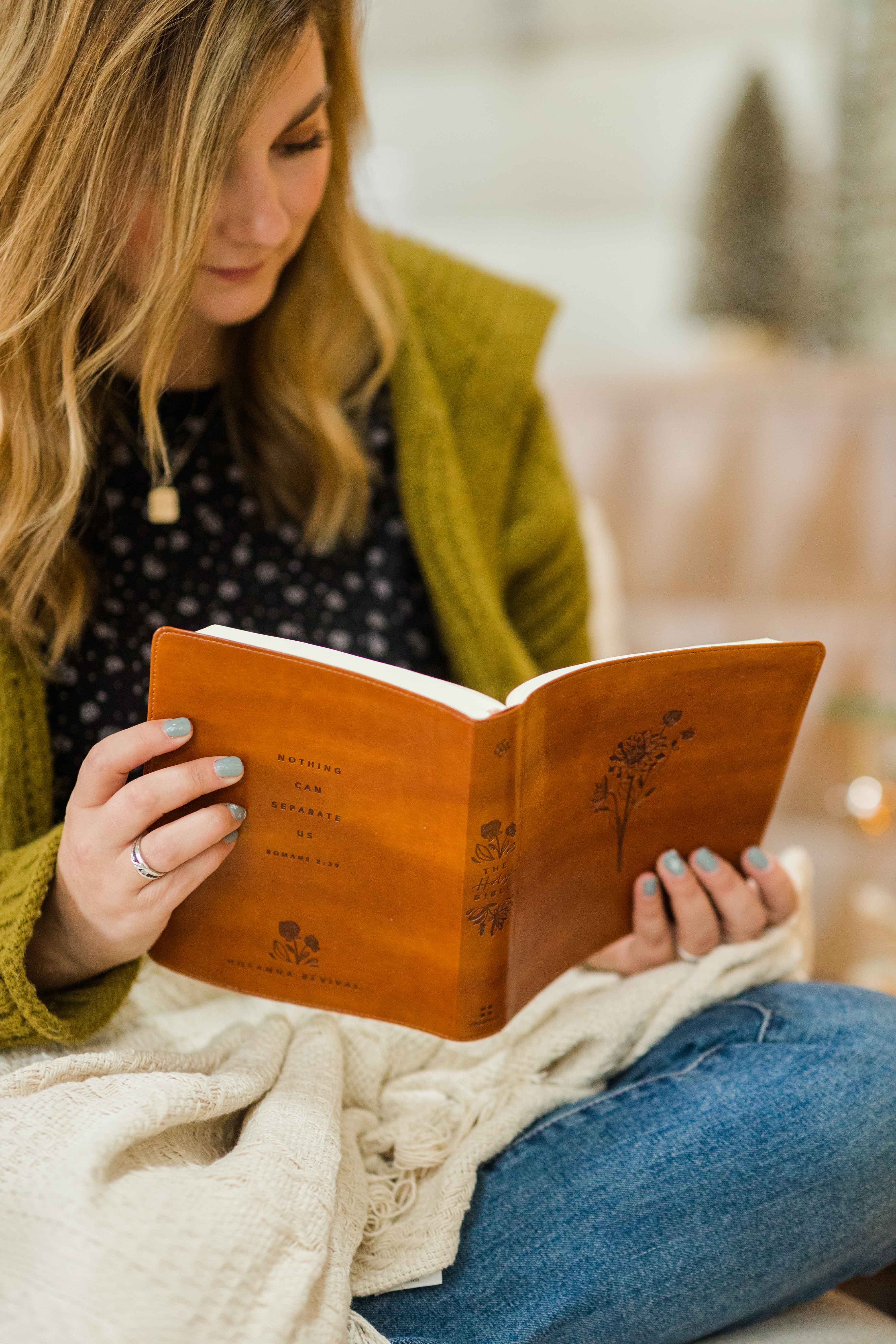 Choosing a quiet hallelujah: Ideas for Advent – Joyfully Said